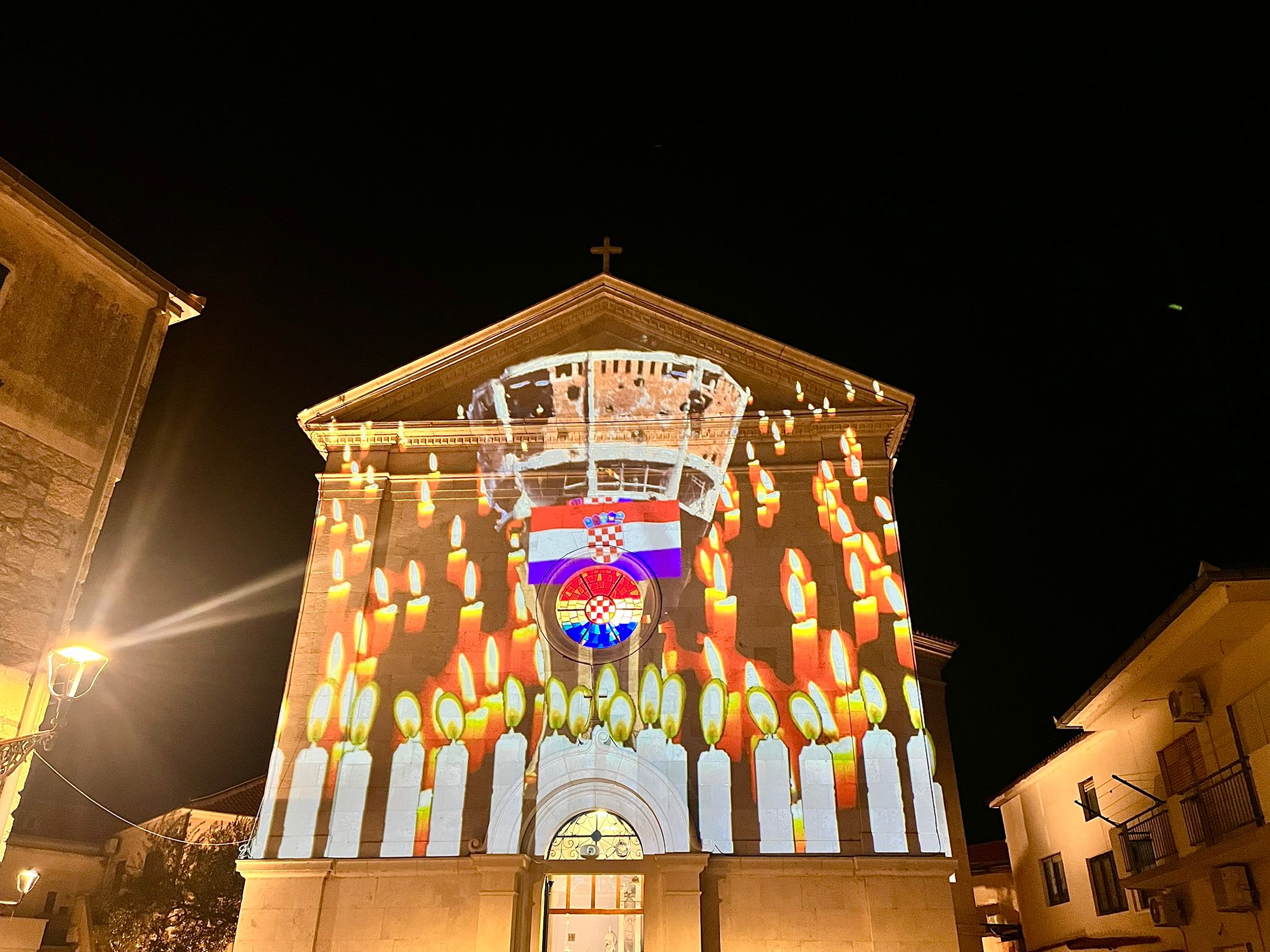 Opuzen: "I u mom gradu Vukovar svijetli!" - Grad Opuzen