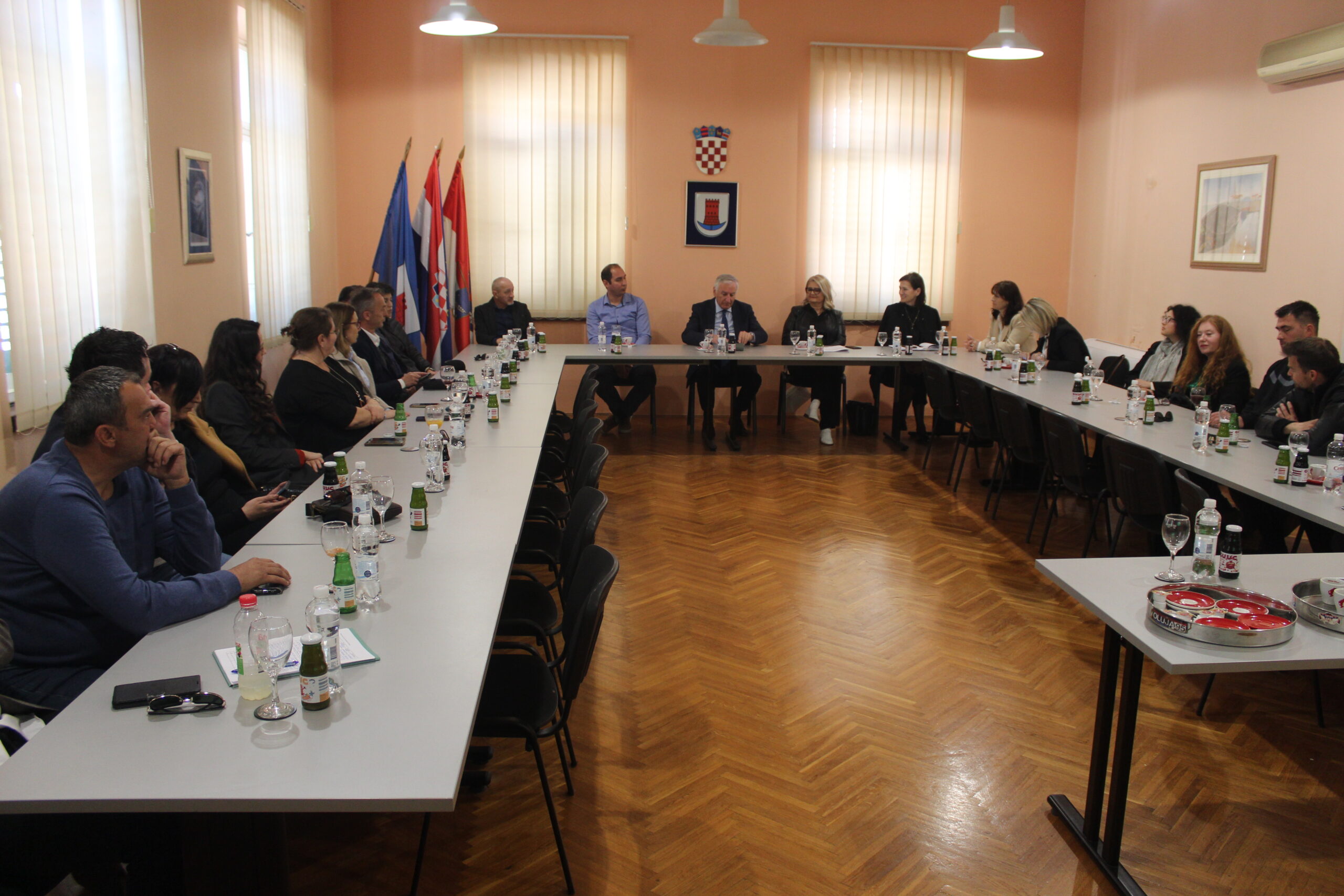 U GRADSKOJ VIJEĆNICI GRADA OPUZENA ODRŽAN RADNI SASTANAK DIONIKA NA ...